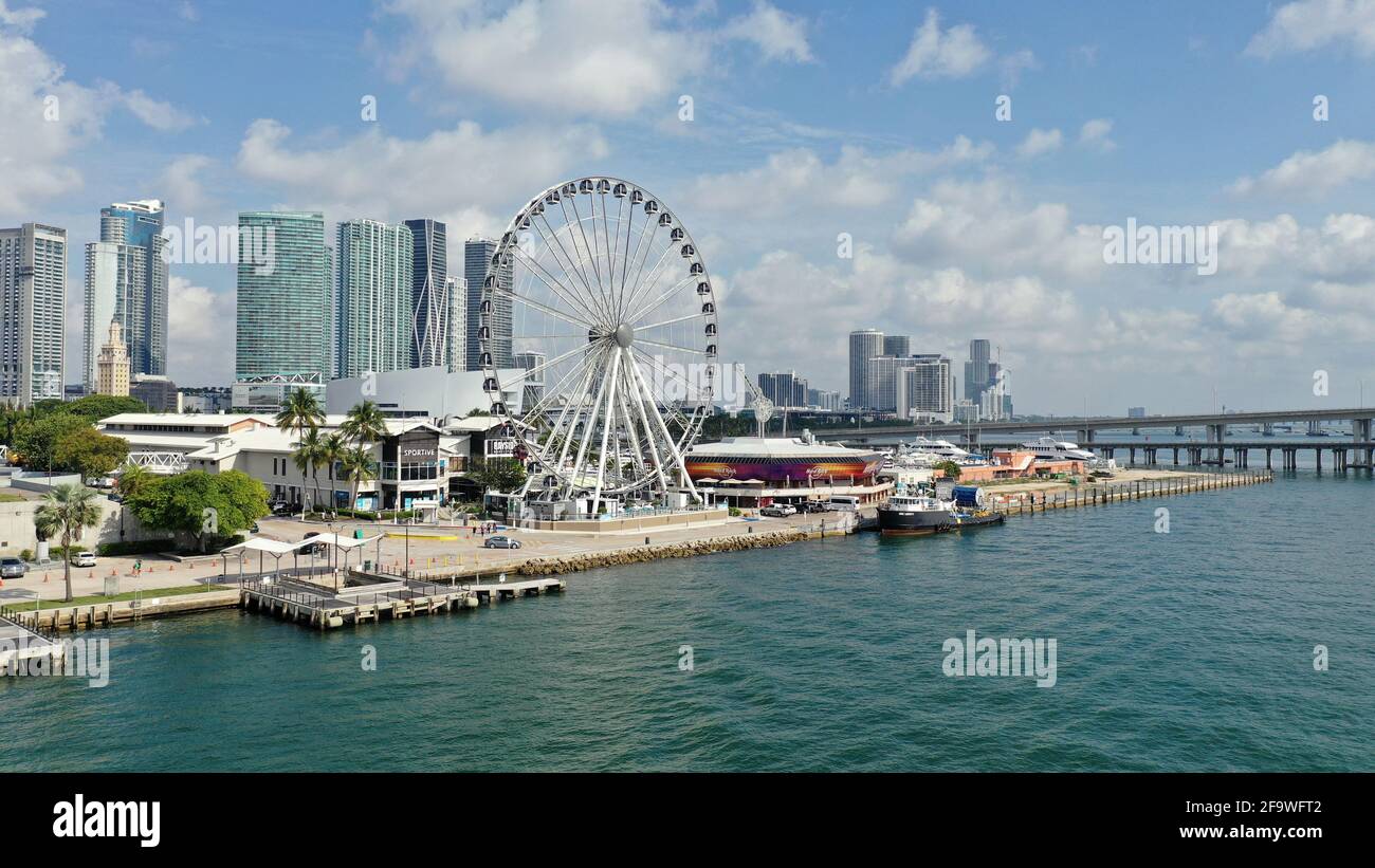 Bayside marketplace marina downtown skyline hi-res stock photography ...