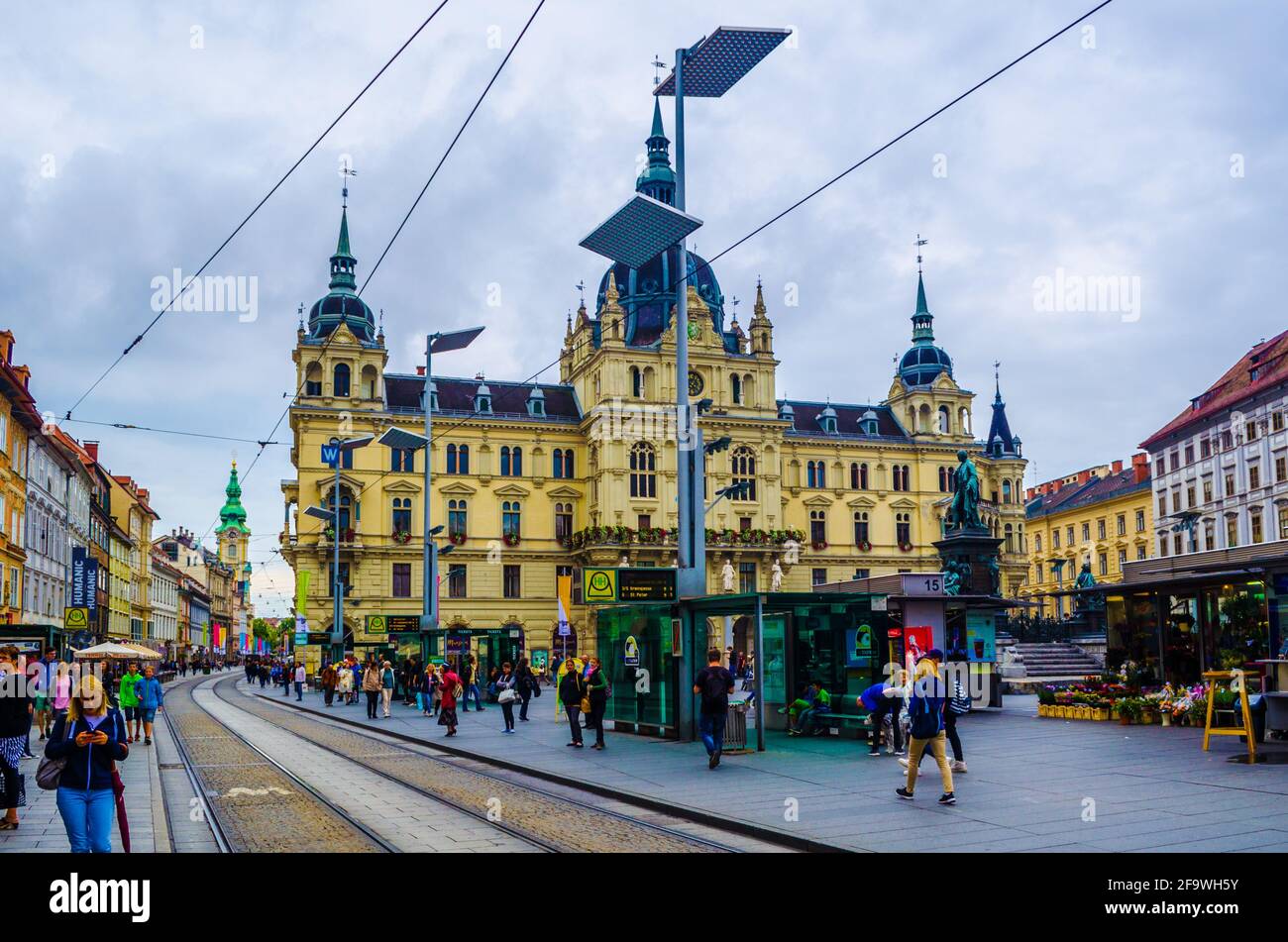 Erzherzog johann fountain monument hi-res stock photography and images ...