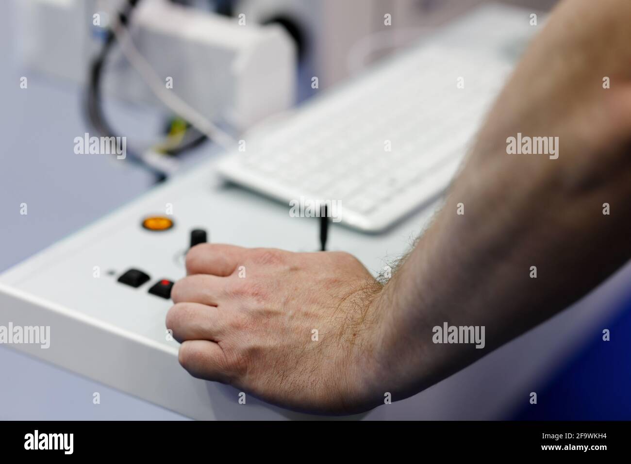 Computer operator hi-res stock photography and images - Alamy
