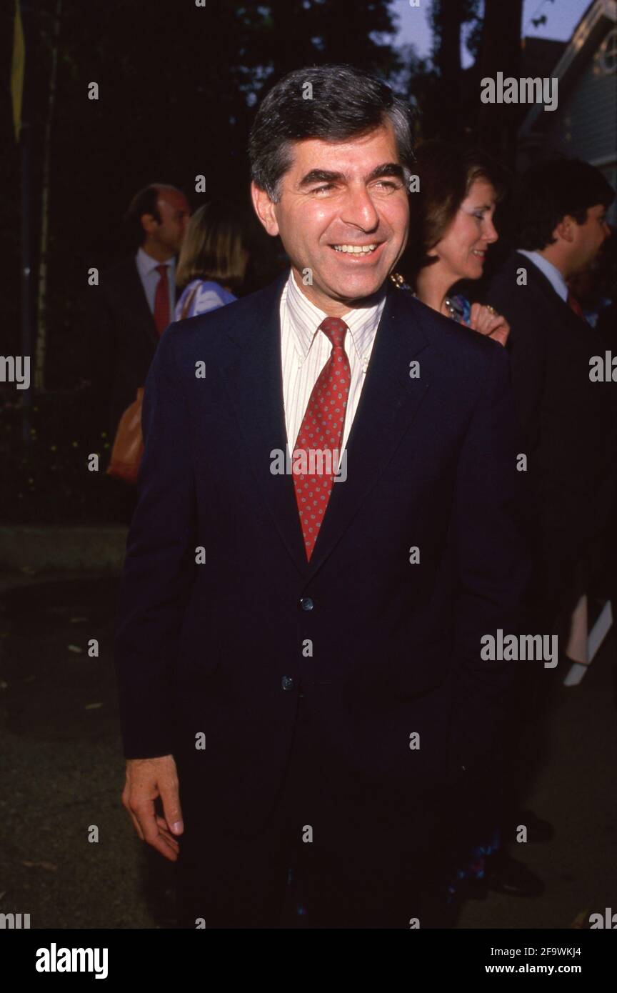 Michael dukakis 1988 hi-res stock photography and images - Alamy