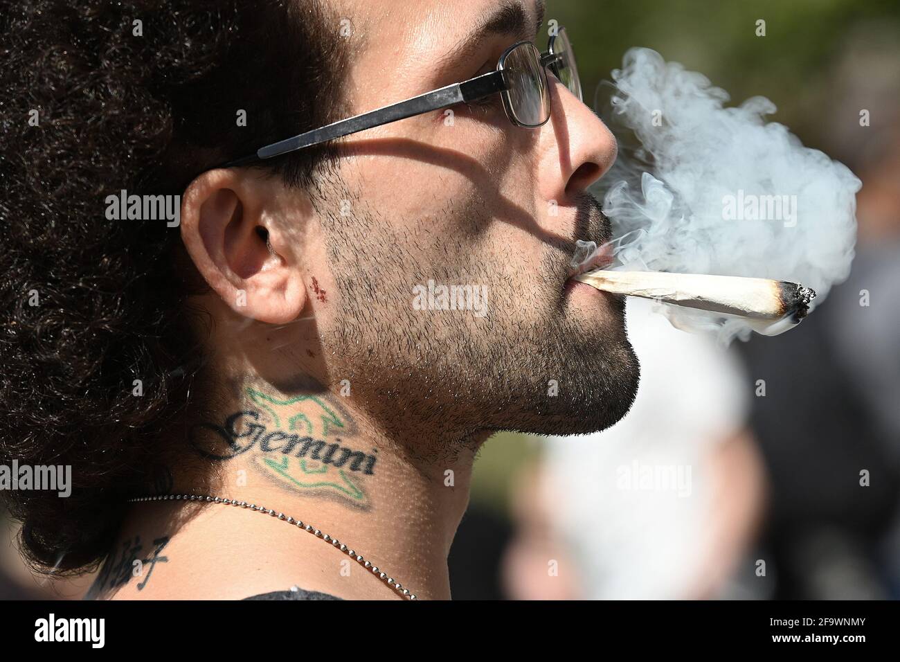Legalizing marijuana new york hi-res stock photography and images - Alamy