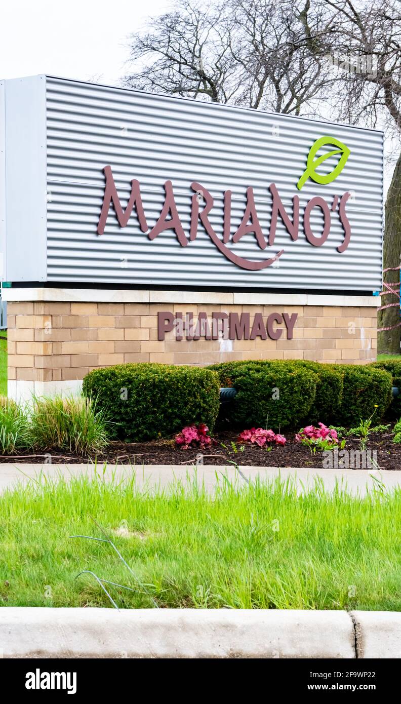 Mariano's fresh grocery store exterior marquee sign in Chicago Stock ...