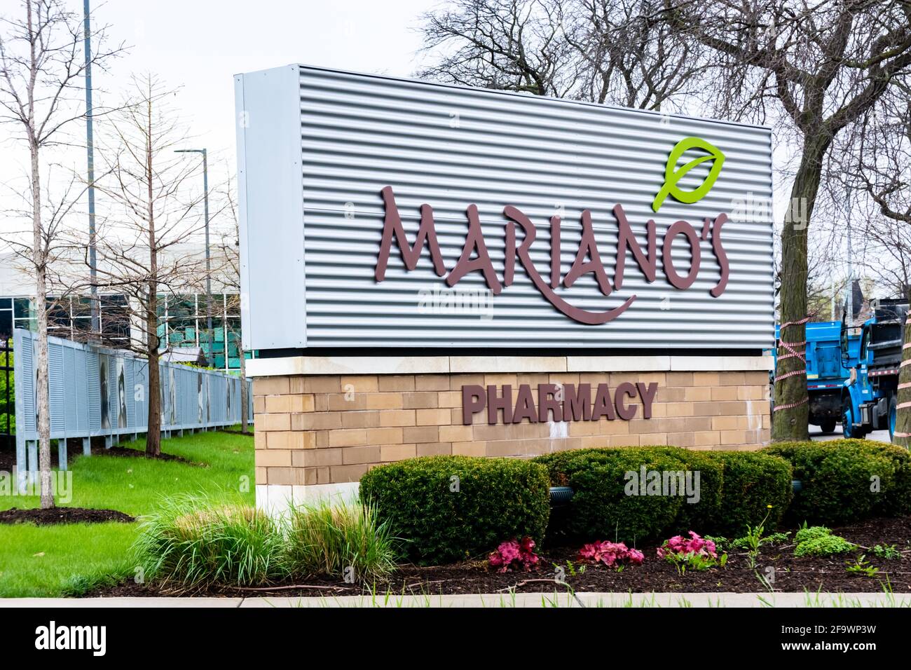 Mariano's fresh grocery store exterior marquee sign in Chicago Stock ...
