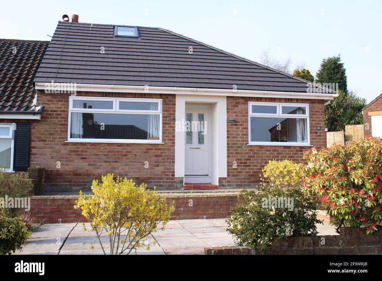 Single storey home hi-res stock photography and images - Alamy