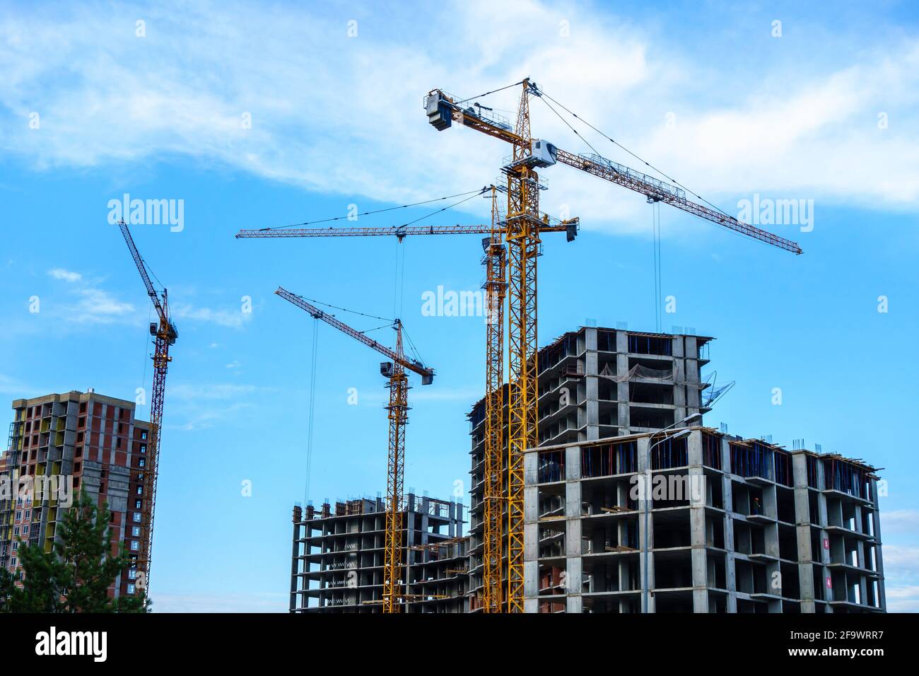 Lots of cranes hi-res stock photography and images - Alamy