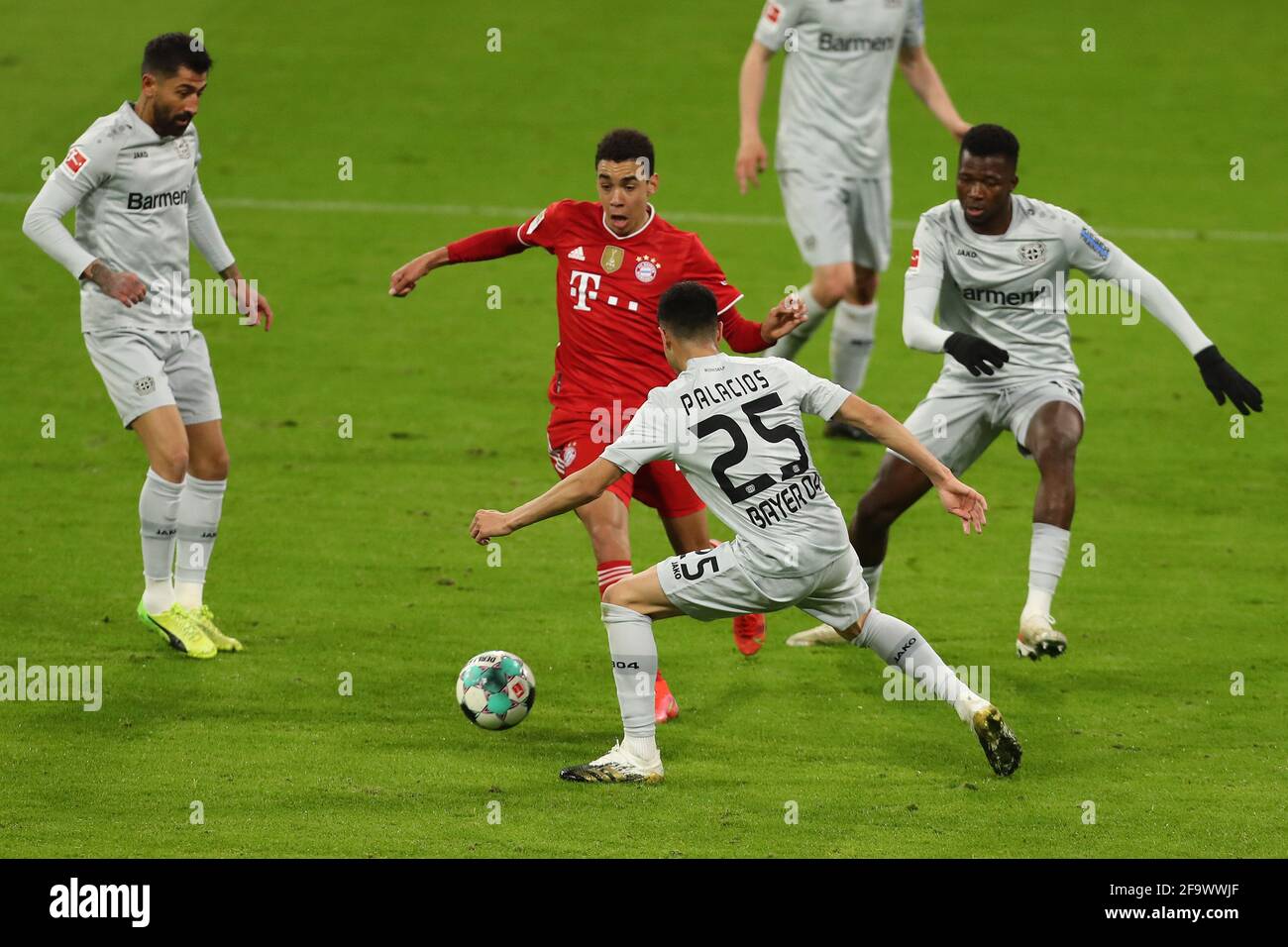 firo: 04/20/2021 1st Bundesliga season 2020/2021 FC Bayern Mvºnchen ...