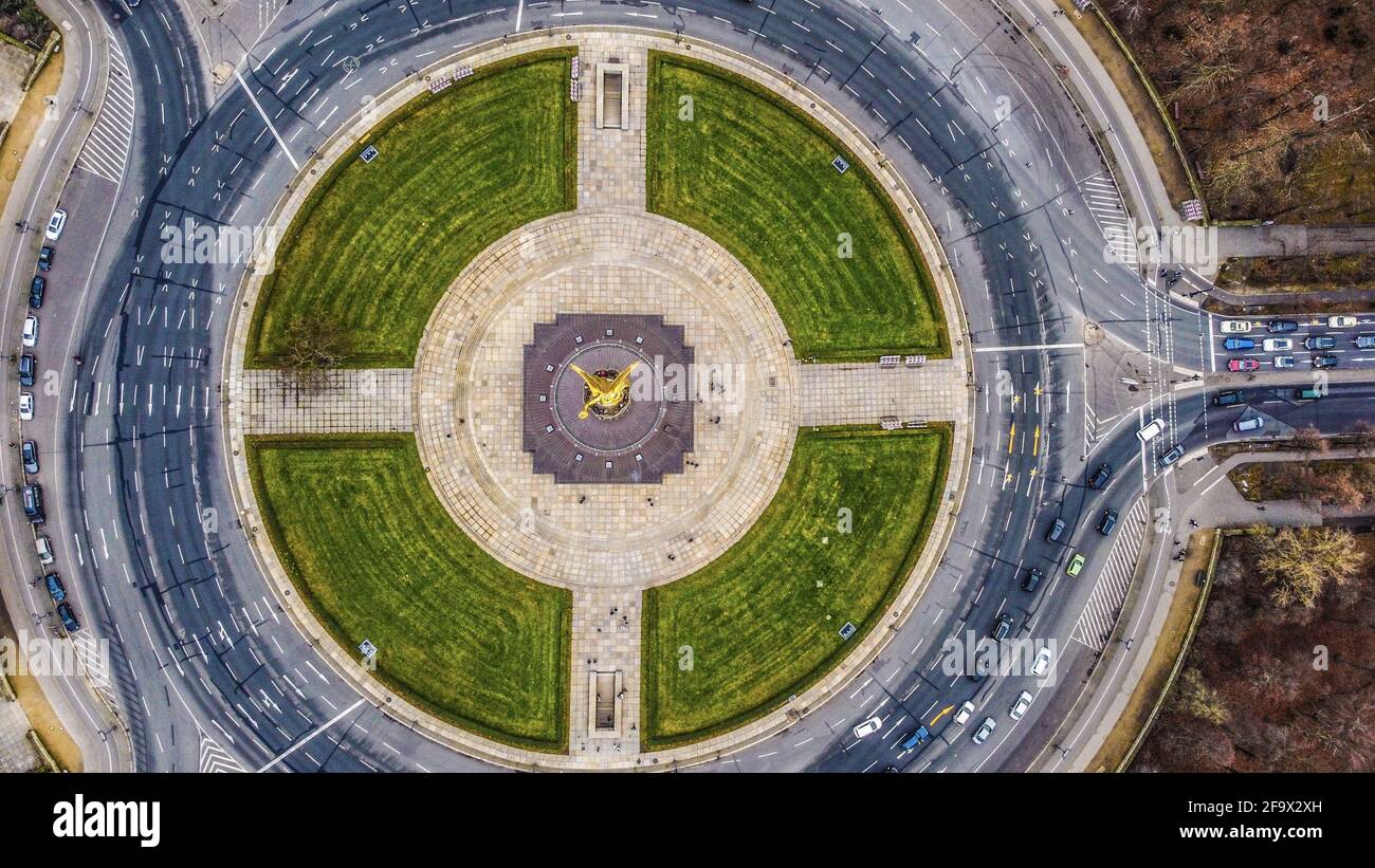 Berlin victory statue aerial hi-res stock photography and images - Alamy