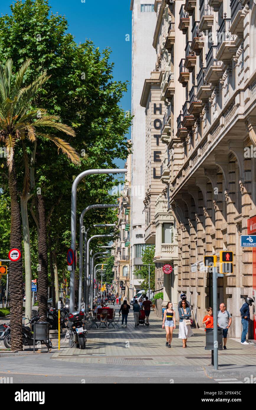 BARCELONA, SPAIN - JUNE 08, 2019: People Enjoying Everyday Life In ...