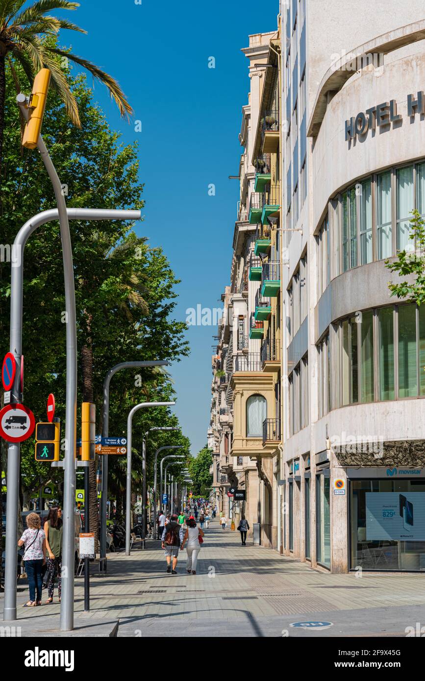 BARCELONA, SPAIN - JUNE 08, 2019: People Enjoying Everyday Life In ...