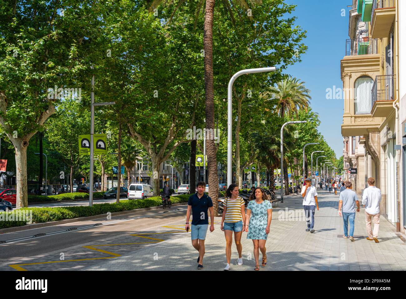 BARCELONA, SPAIN - JUNE 08, 2019: People Enjoying Everyday Life In ...
