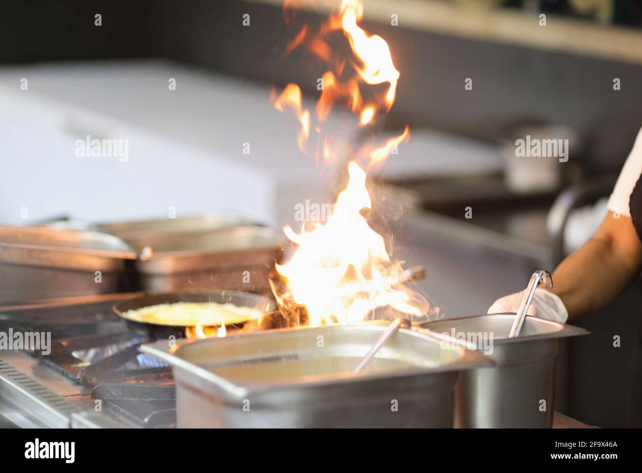 Chef stove flame hi-res stock photography and images - Alamy