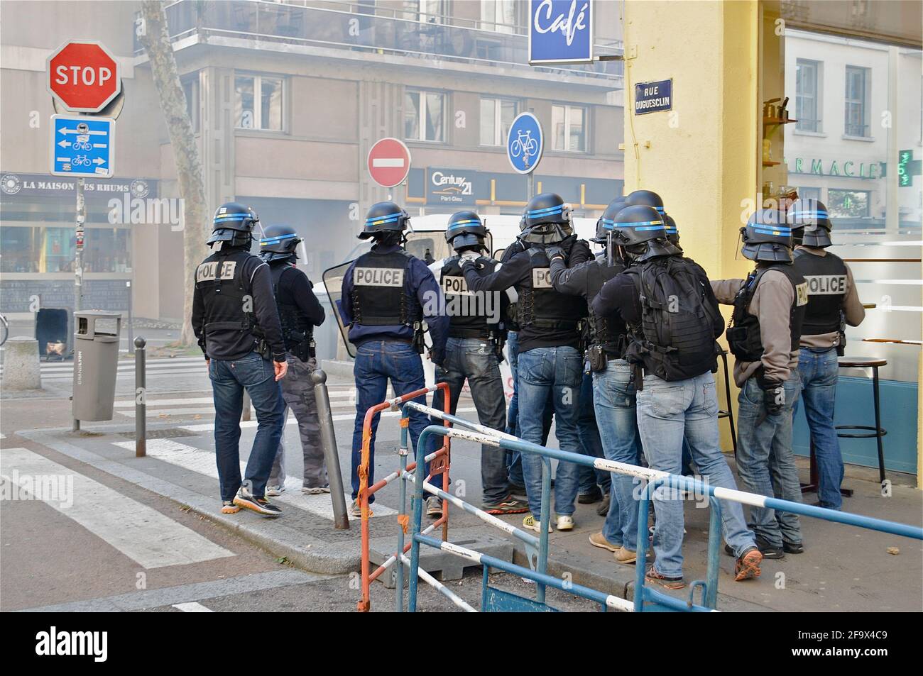 Anti Labour Law protest: clashes occur between demonstrators and riot ...