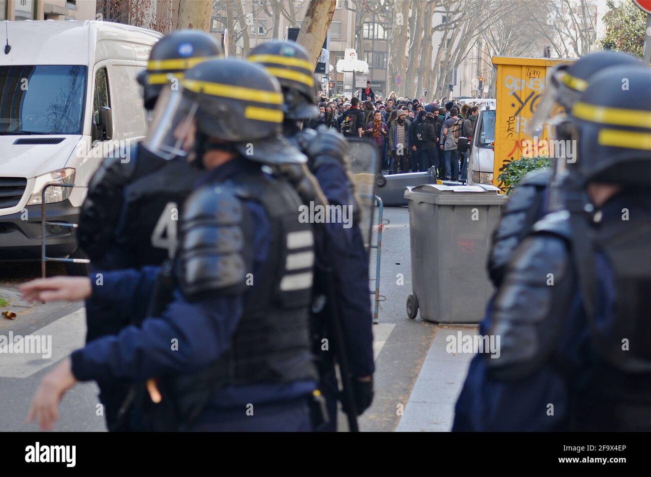 Anti Labour Law protest: clashes occur between demonstrators and riot ...