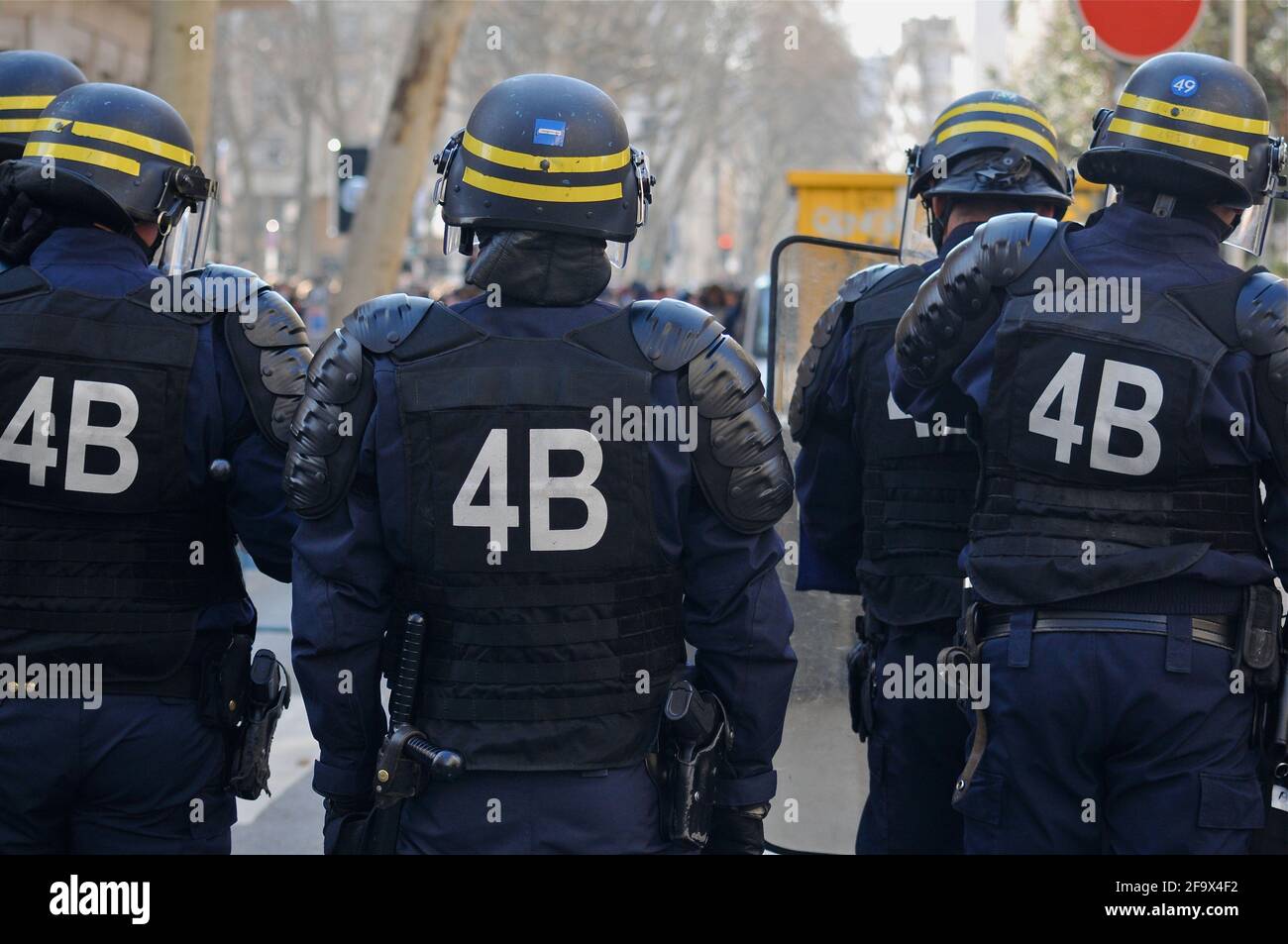 Anti Labour Law protest: clashes occur between demonstrators and riot ...