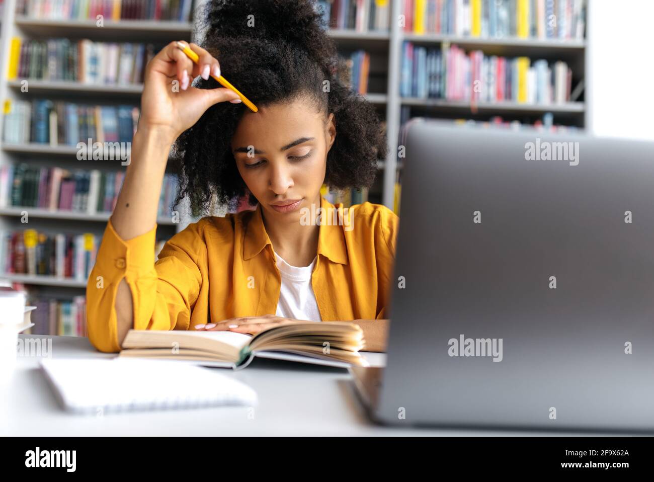 Smart african american college student hi-res stock photography and ...
