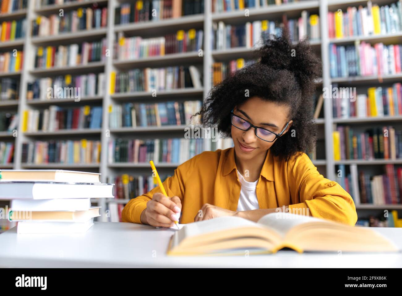 Teenage schoolgirl studying in library hi-res stock photography and ...