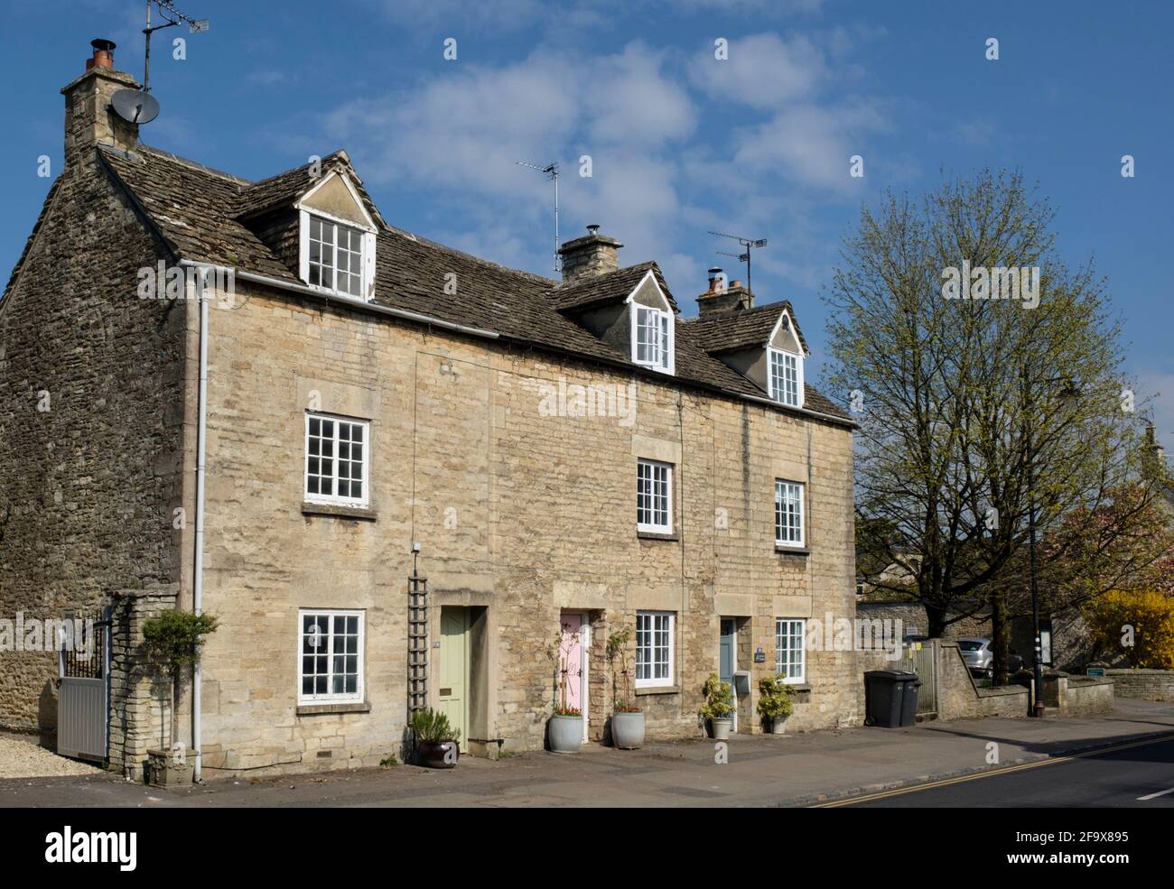 Cotswold wool town hi-res stock photography and images - Alamy