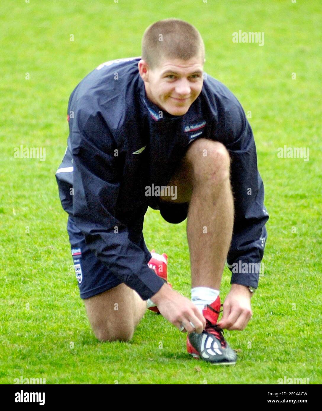 Football steven gerrard hi-res stock photography and images - Alamy