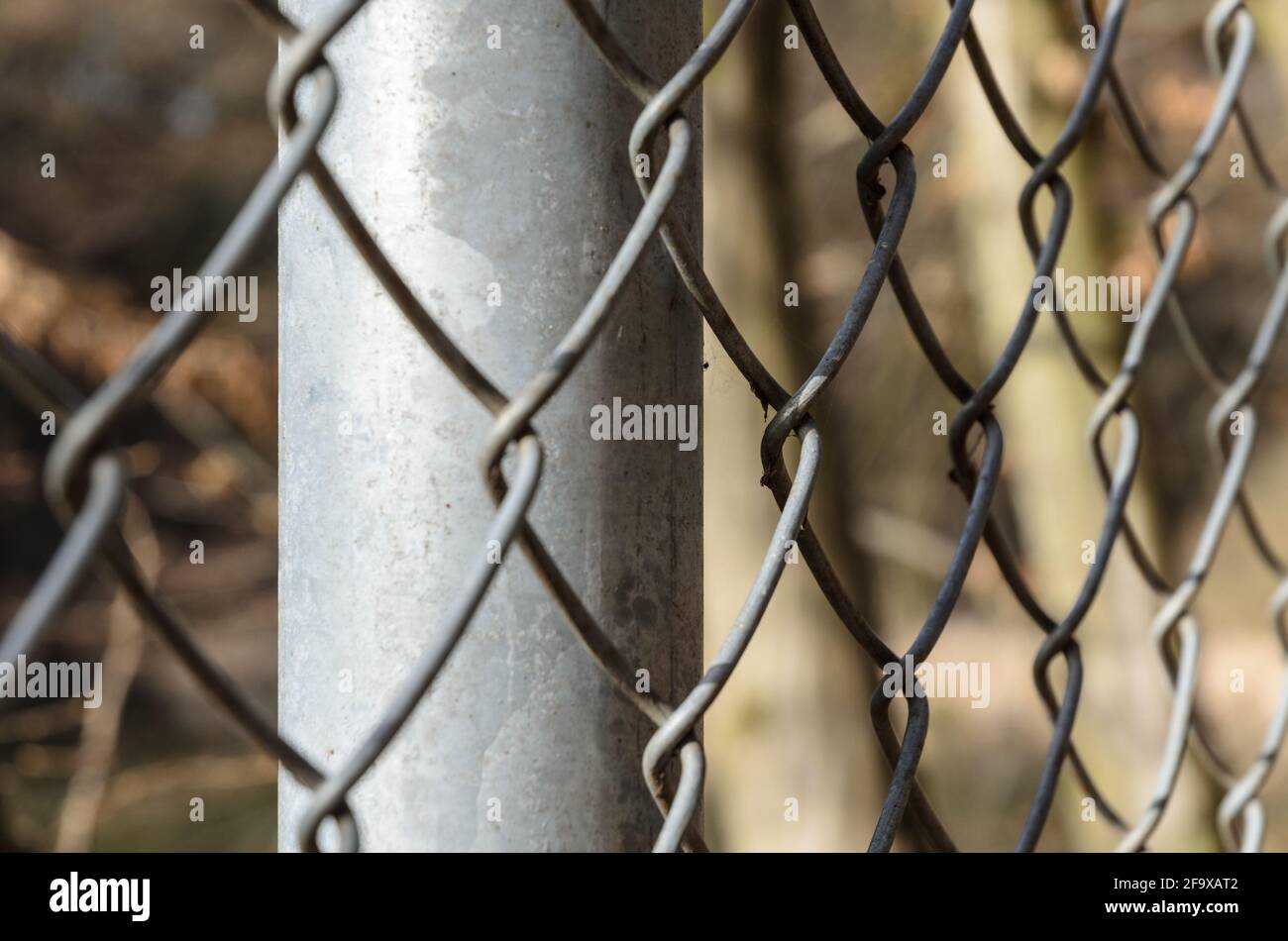 Chain link mesh hi-res stock photography and images - Alamy