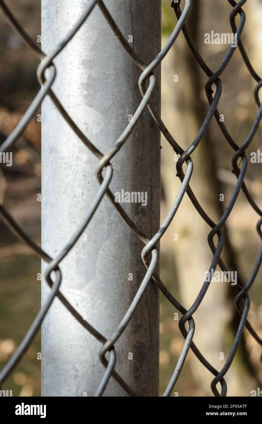 Chain link mesh hi-res stock photography and images - Alamy