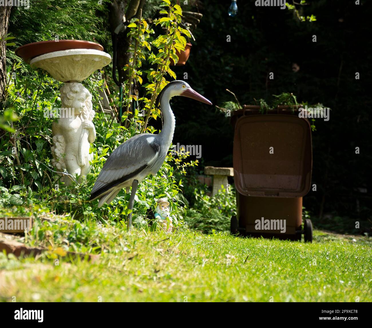 Fake heron hi-res stock photography and images - Alamy
