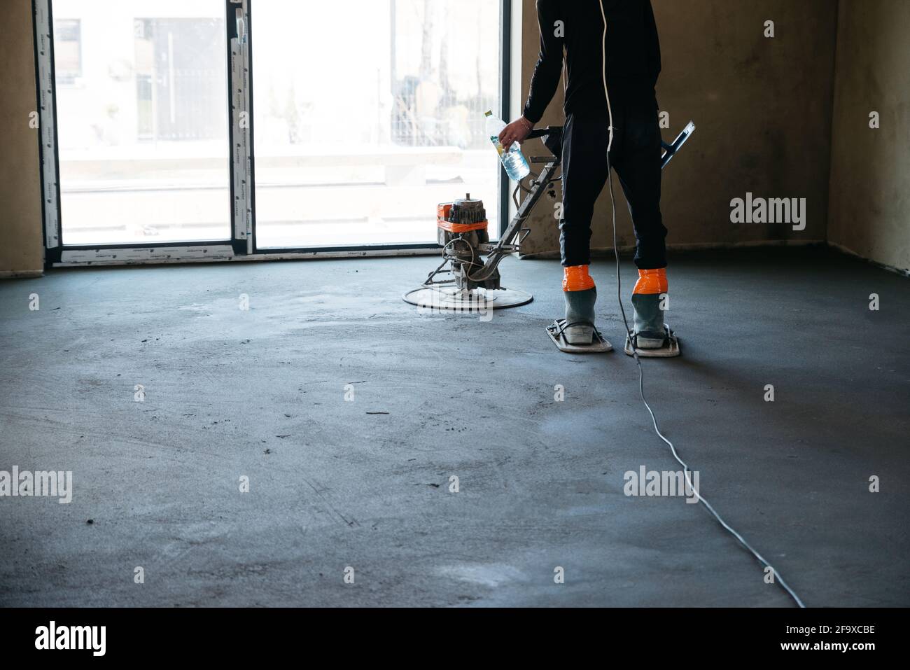 Pouring floors hi-res stock photography and images - Alamy