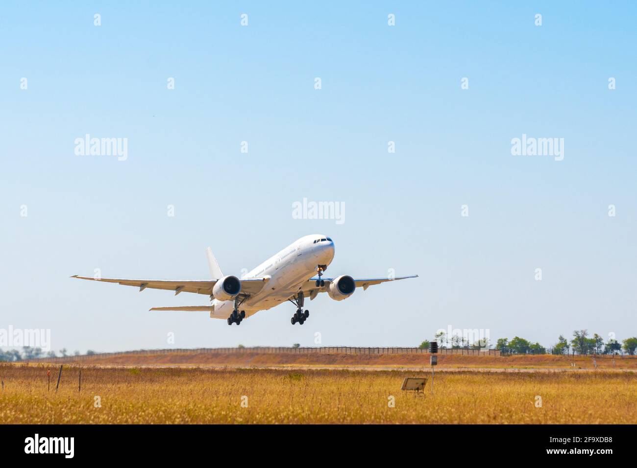 Airplane takeoff run way hi-res stock photography and images - Alamy