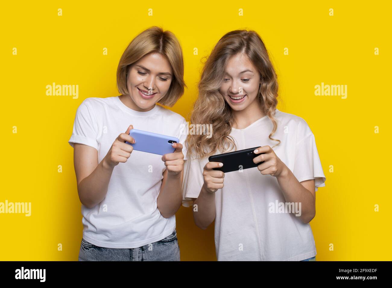 Mobile games hi-res stock photography and images - Alamy