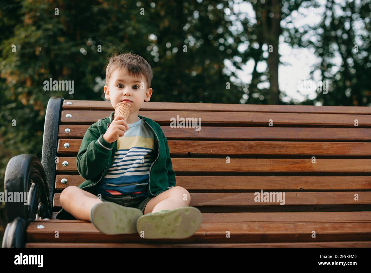 Children bench ice cream hi-res stock photography and images - Alamy