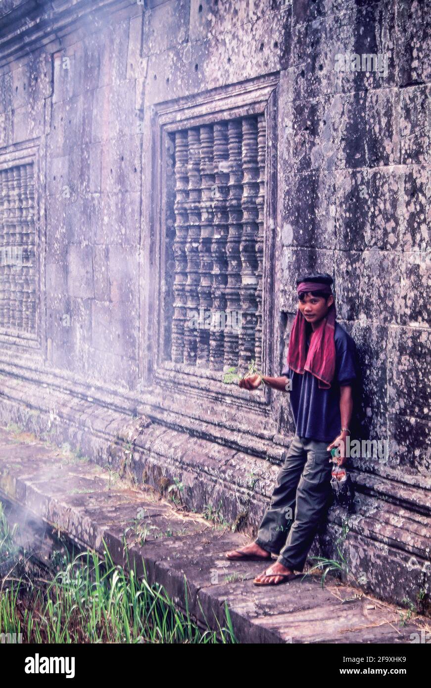 Young khmer soldier hi-res stock photography and images - Alamy