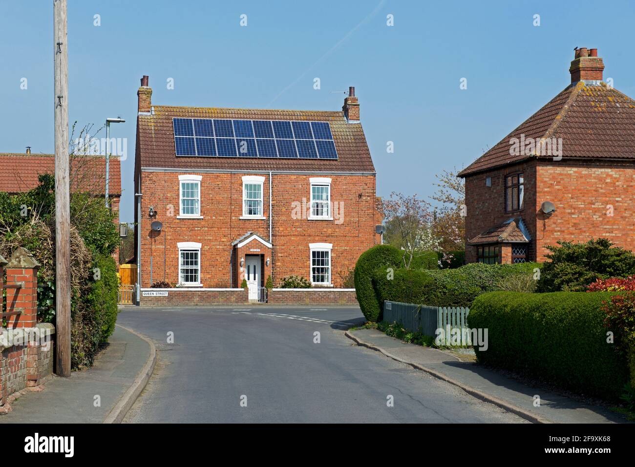 House - with solar panels - in the village of Eastrington, East ...