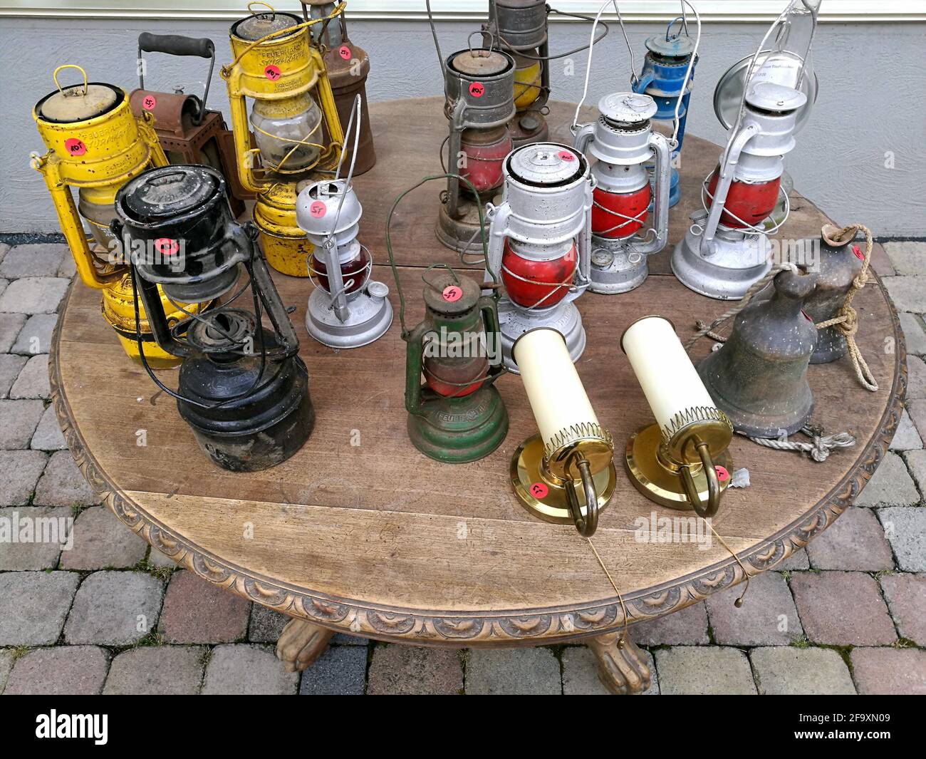 Round wooden table with explosive devices Stock Photo - Alamy