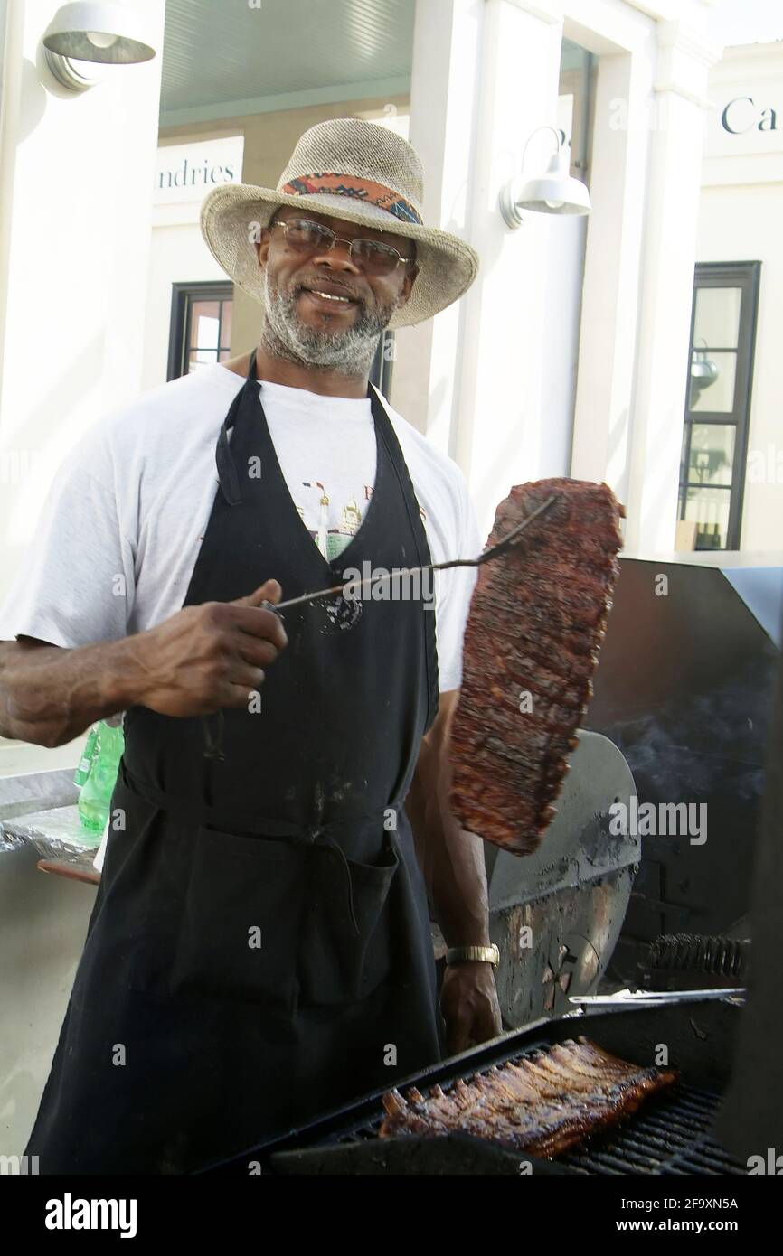 Man eating pork ribs hi-res stock photography and images - Alamy