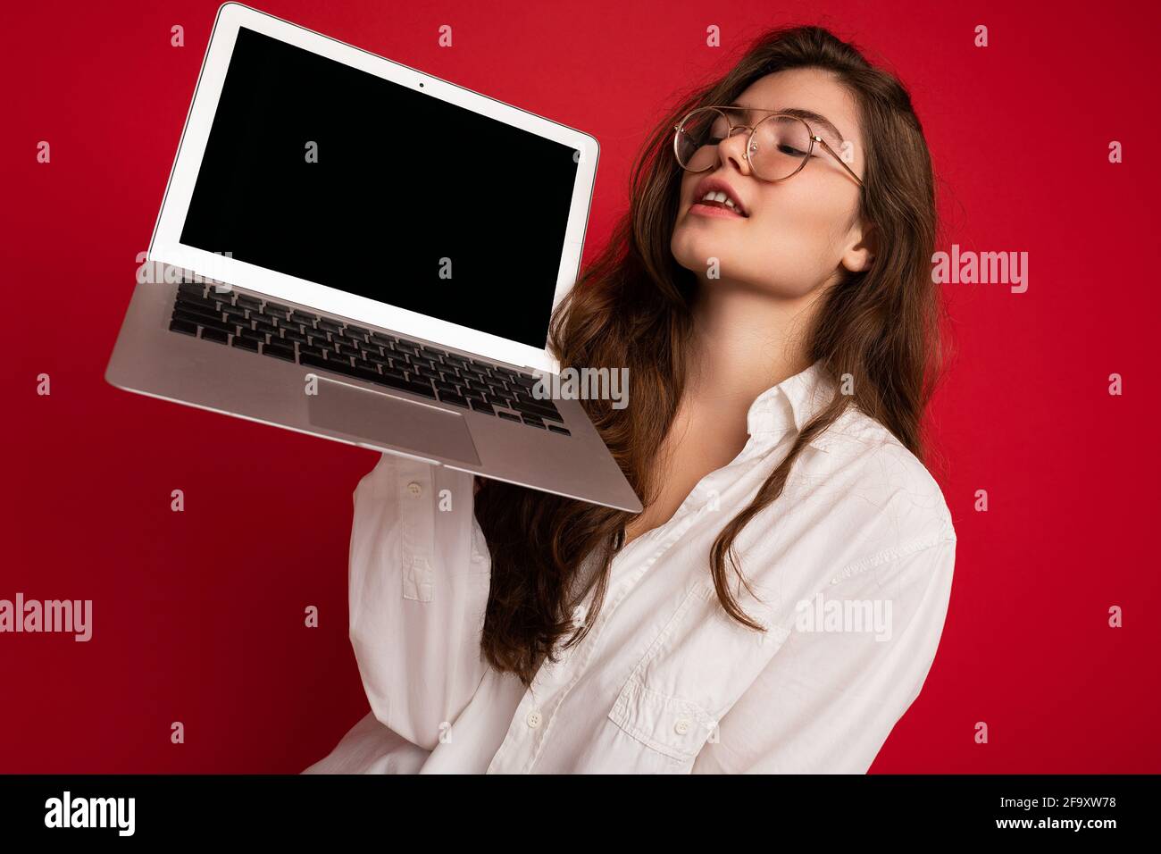 Close-up portrait of Beautiful smiling happy young woman holding ...