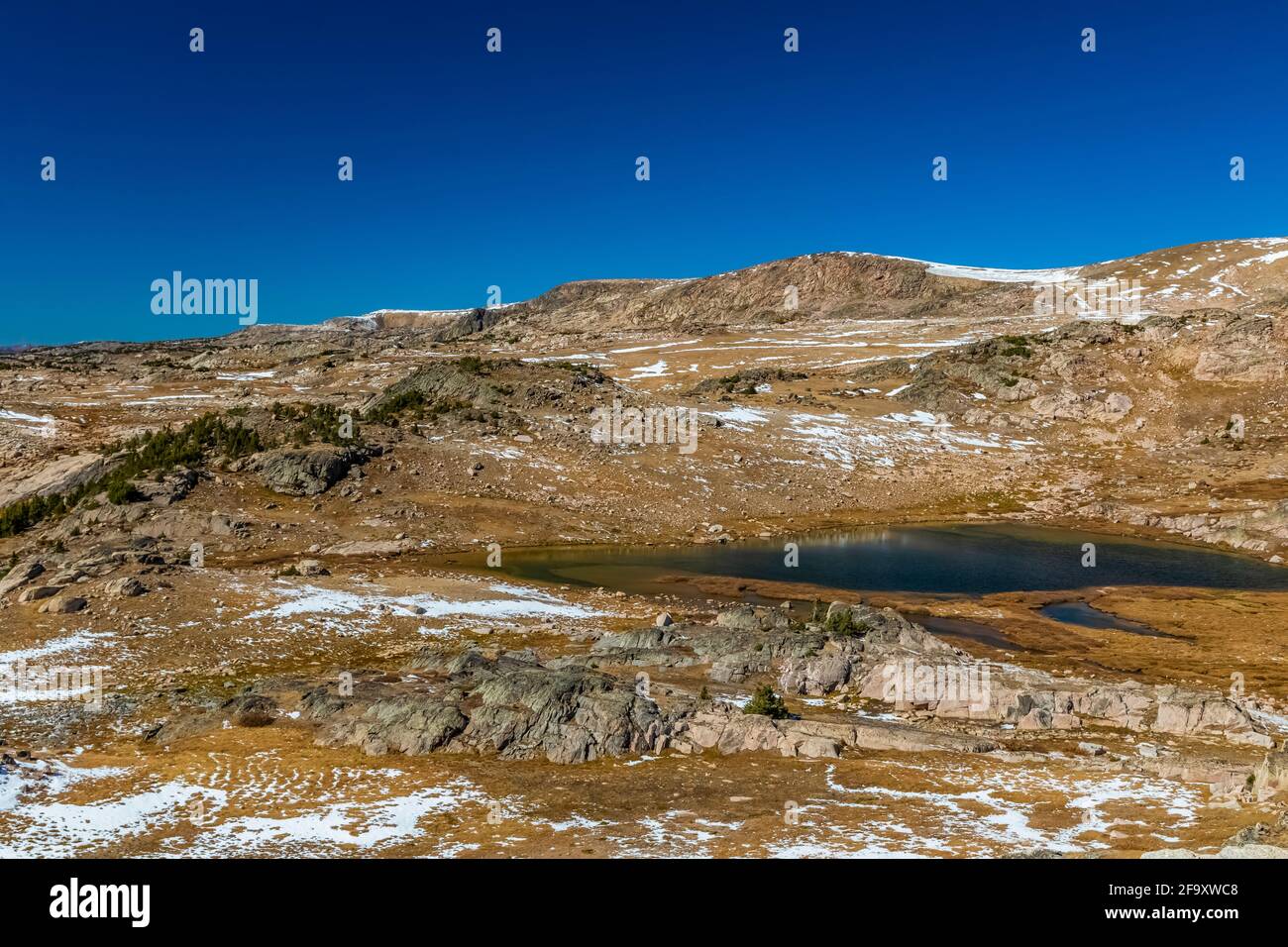 Alpine lake along beartooth hi-res stock photography and images - Alamy