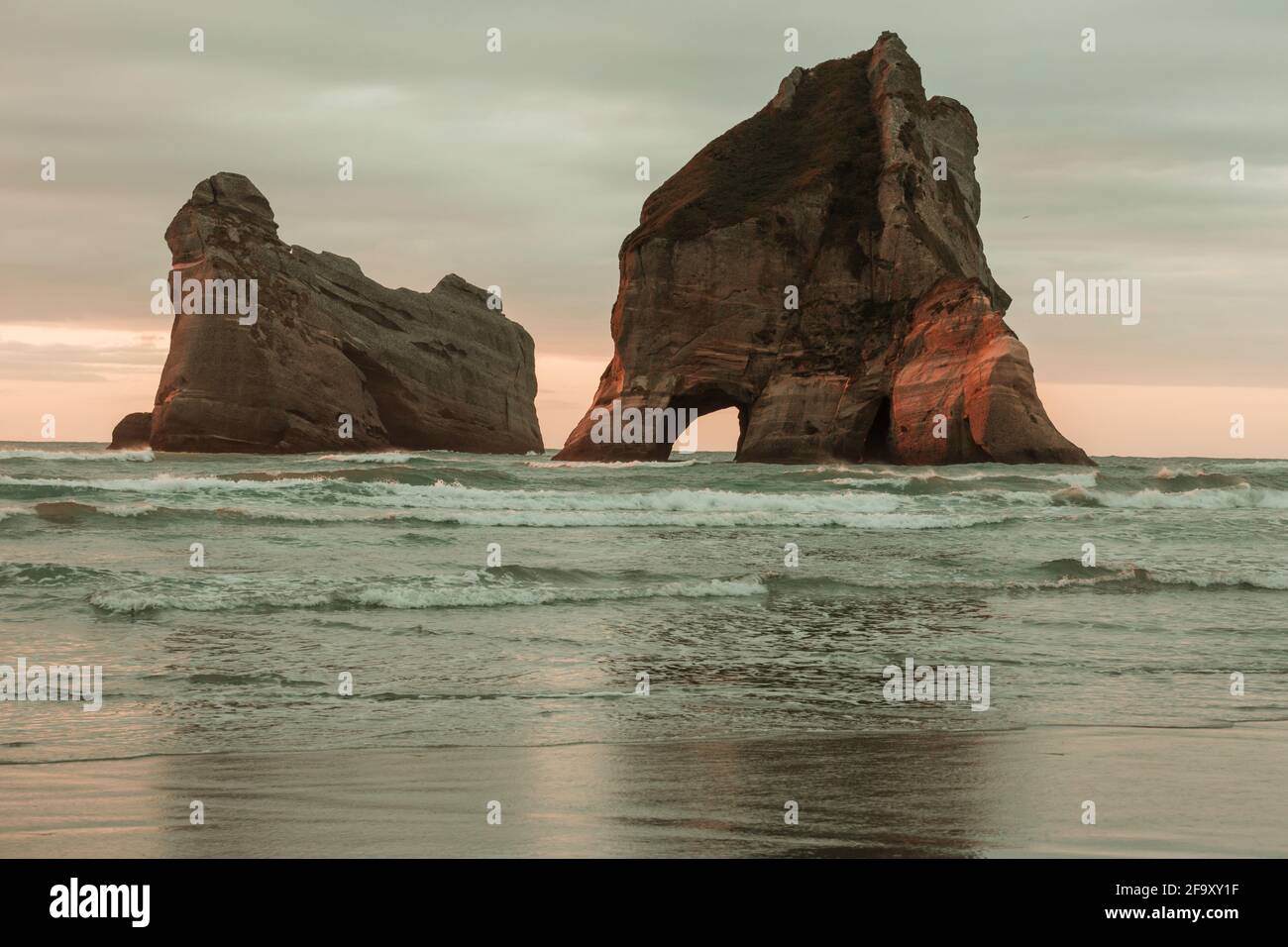 Sunset in new zealand hi-res stock photography and images - Alamy