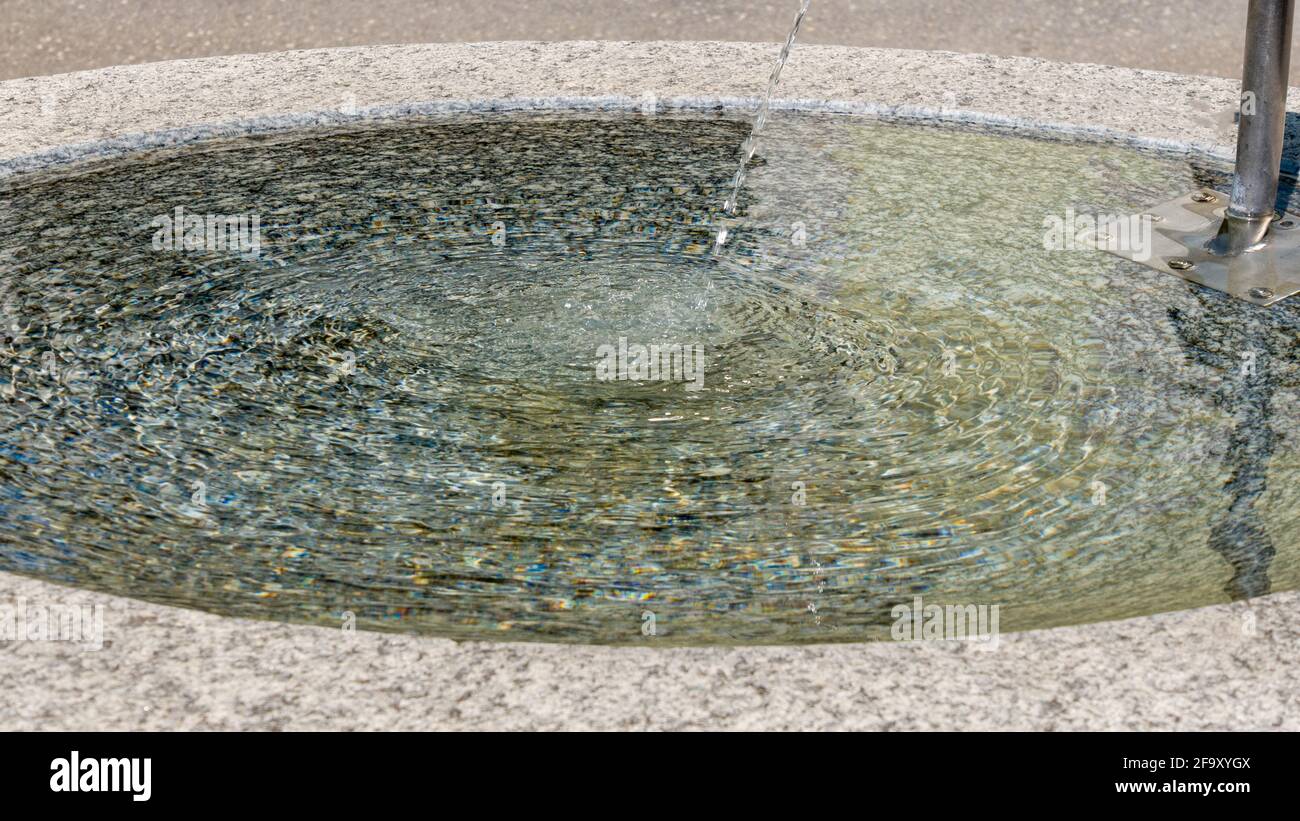 Cold water basin hi-res stock photography and images - Alamy