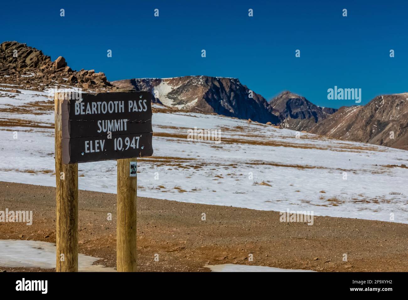 Beartooth Highway switchbacking up to Beartooth Pass in Shoshone ...