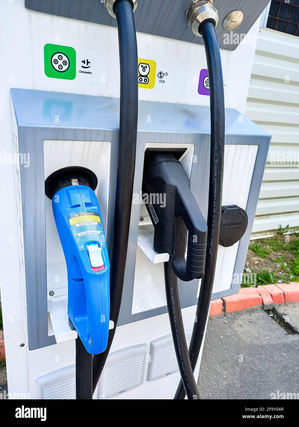 Electric car charging point, electrical car charging station in ...