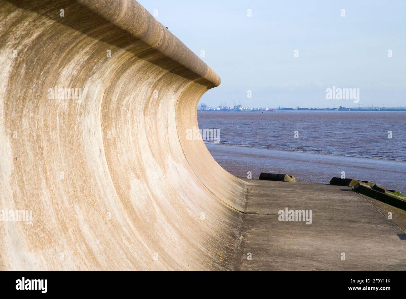Paull sea wall hi-res stock photography and images - Alamy