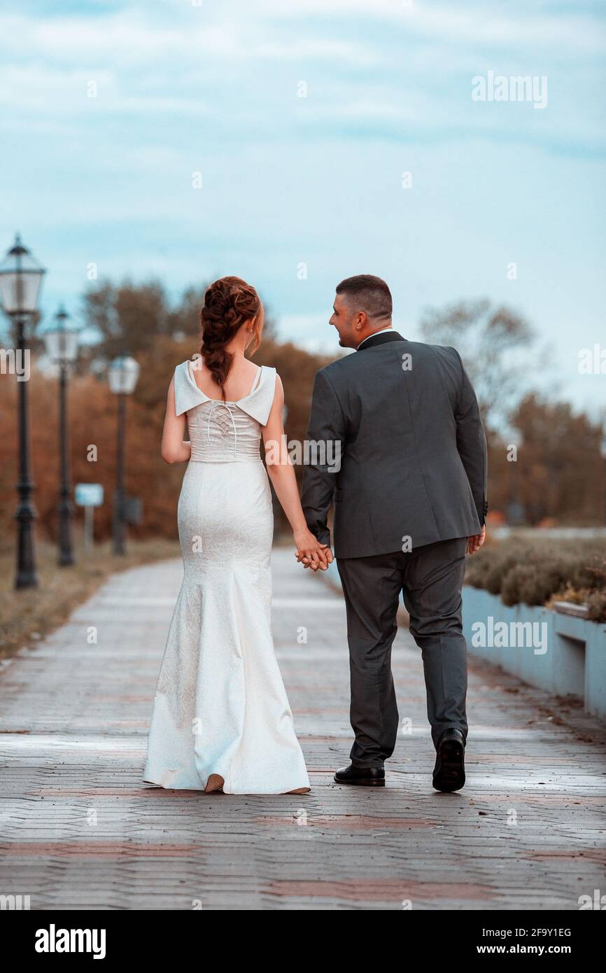 Back view of just married couple Stock Photo - Alamy