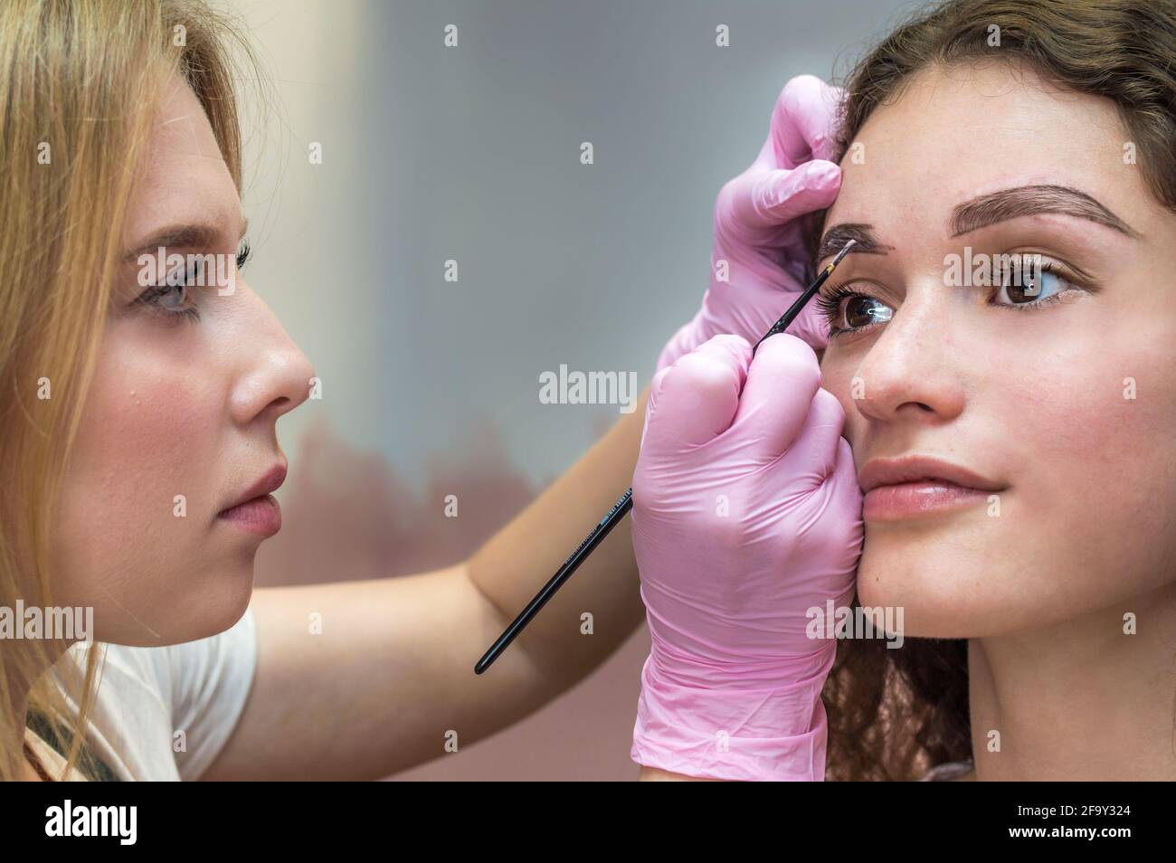 Thick eyebrows hi-res stock photography and images - Alamy