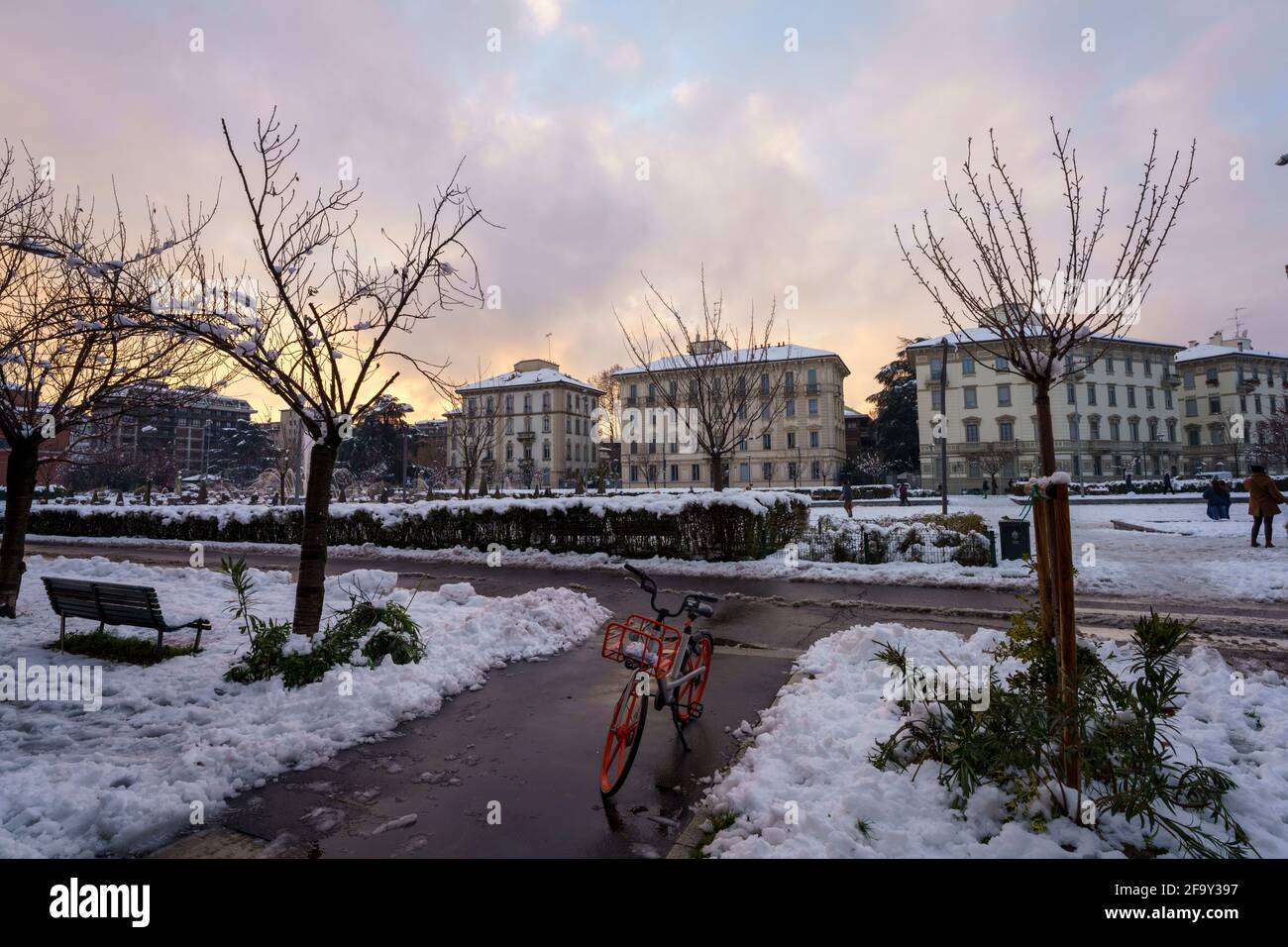 Italy snow white milan hi-res stock photography and images - Alamy