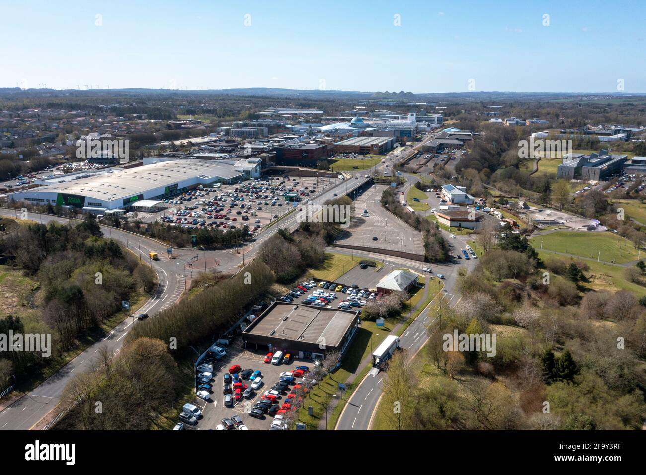 Almondvale and livingston and shopping hi-res stock photography and ...