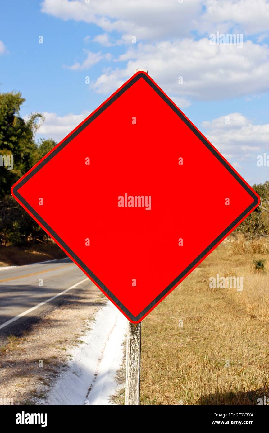 red blank traffic sign mockup with no alert indication Stock Photo - Alamy