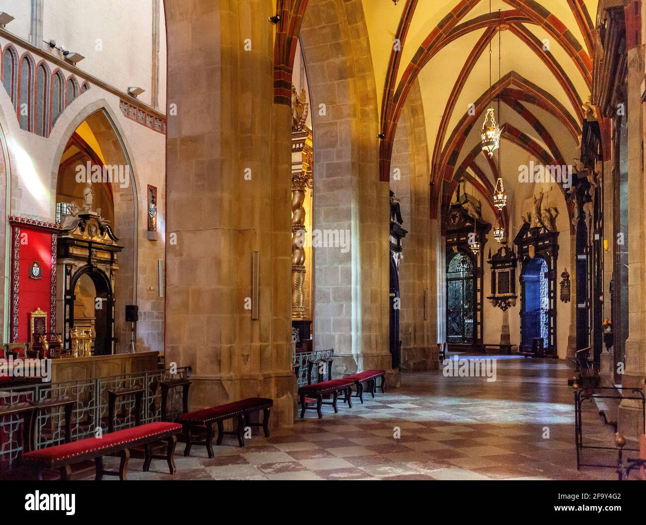 Gothic aisle hi-res stock photography and images - Alamy