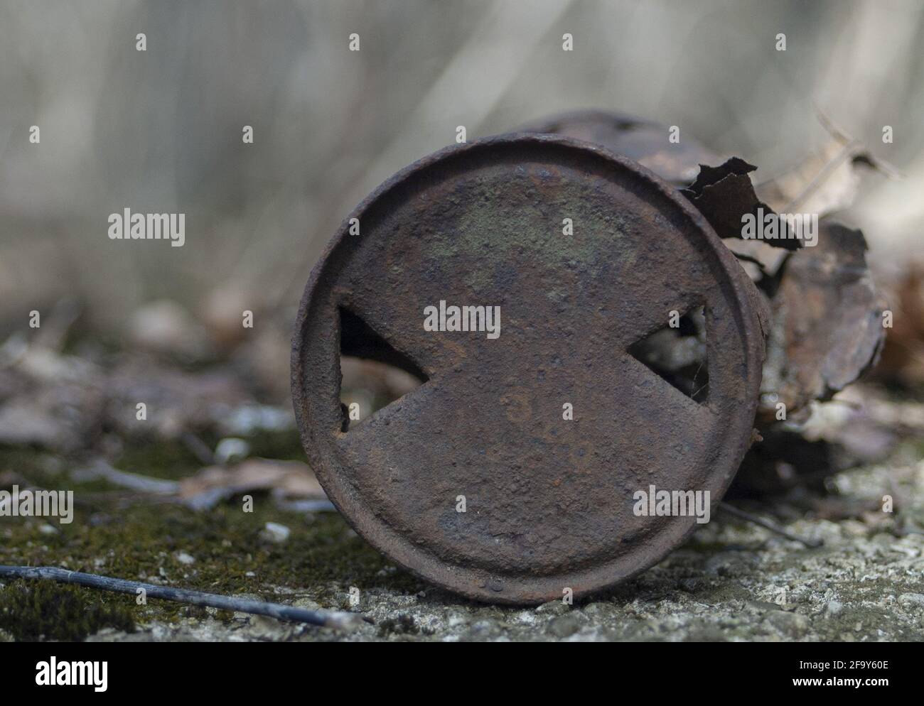 Rusted beer can hi-res stock photography and images - Alamy