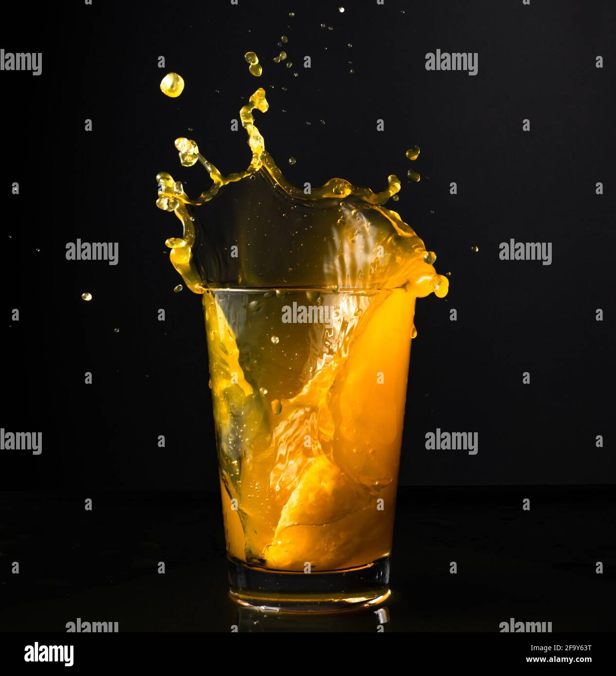 Ice In Orange Juice Splash High Resolution Stock Photography and Images ...