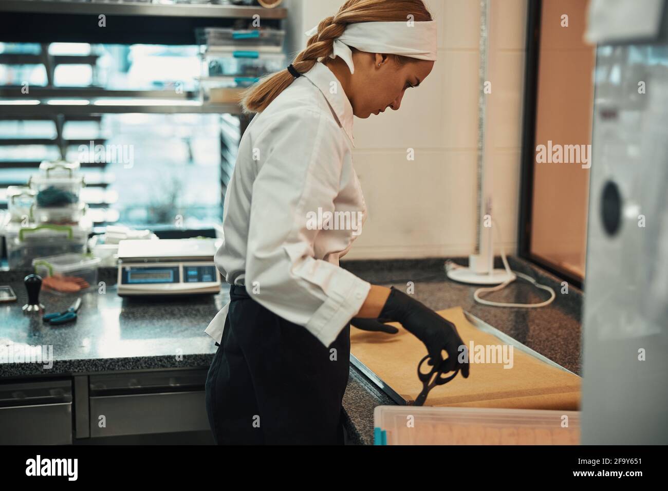 Food handling hi-res stock photography and images - Alamy