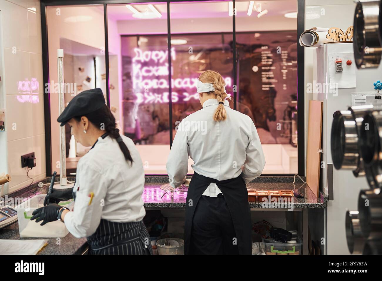 Hard-working chefs preparing meals in the kitchen Stock Photo - Alamy